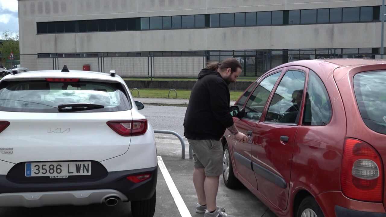 Trucos para que no le den portazos a tu coche en los aparcamientos