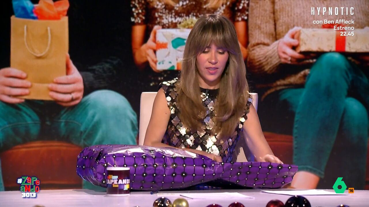 María Gómez alucina con su regalo del 'amigo invisible', en vídeo: "Me ...