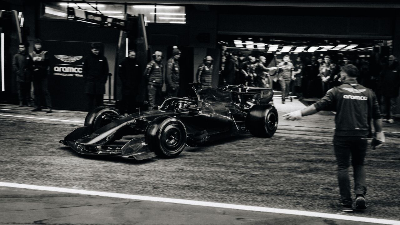 La primera imagen del Aston Martin AMR26 en los test de pretemporada de ...