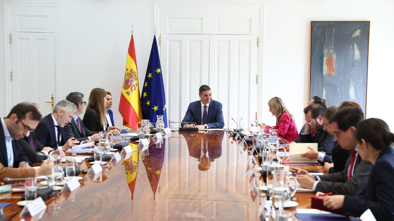Alta tensión en Moncloa: Sánchez pide a las eléctricas que colaboren ...