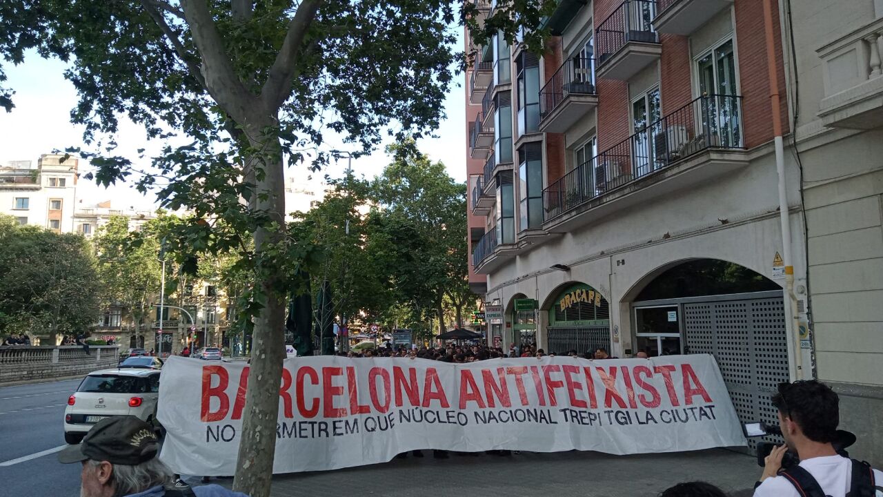 Cargas policiales en Barcelona en una marcha antifascista para evitar ...